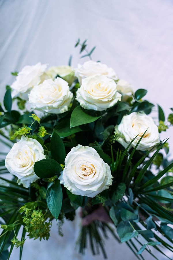 Ramo de Rosas blancas – La Ponsetia